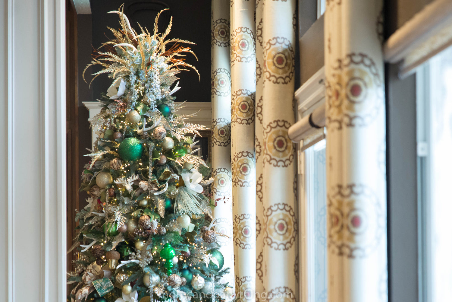 Santa's Stables – Holiday Hangups